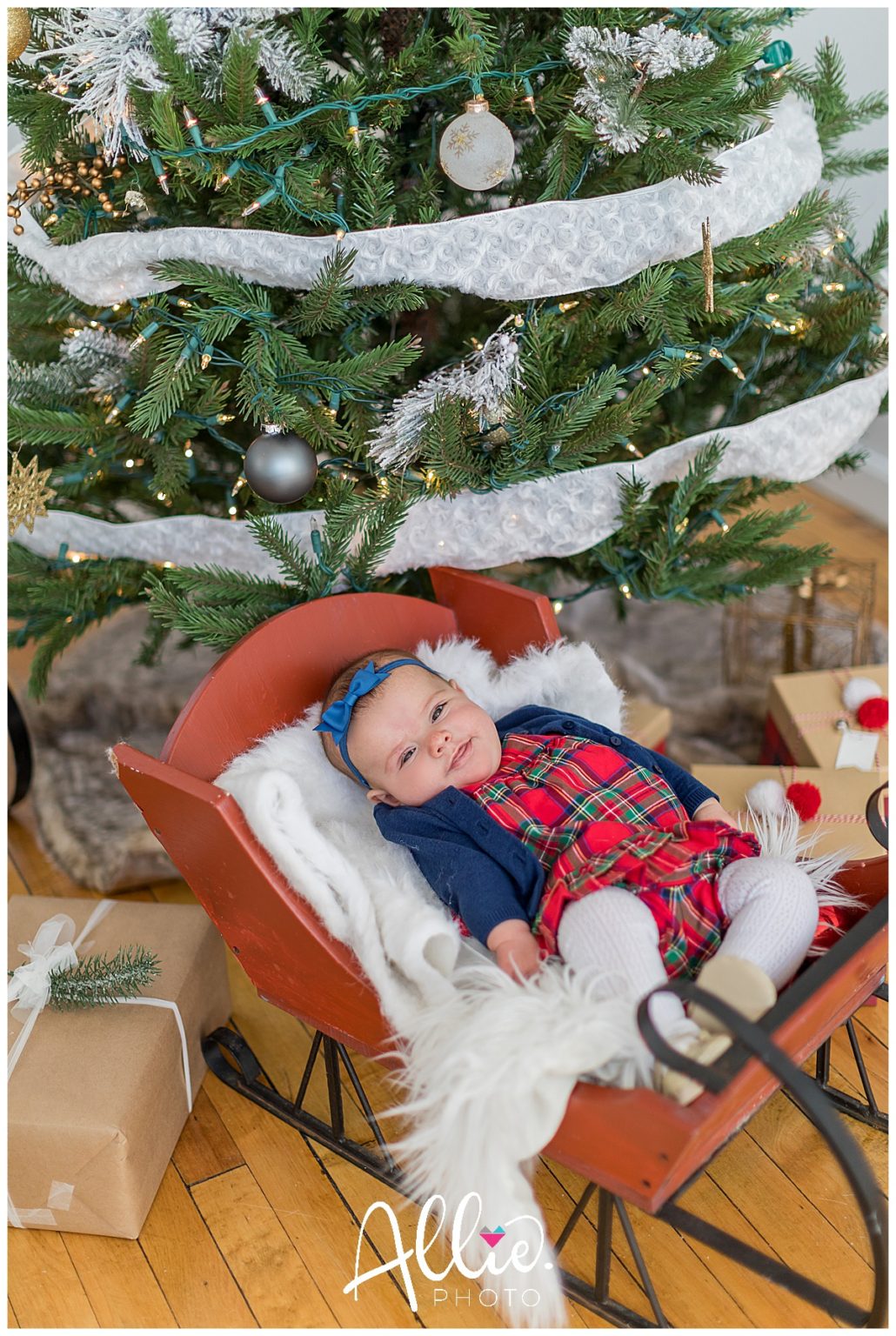 Christmas Studio Mini Sessions // Allie.Photo - Allie.Photo